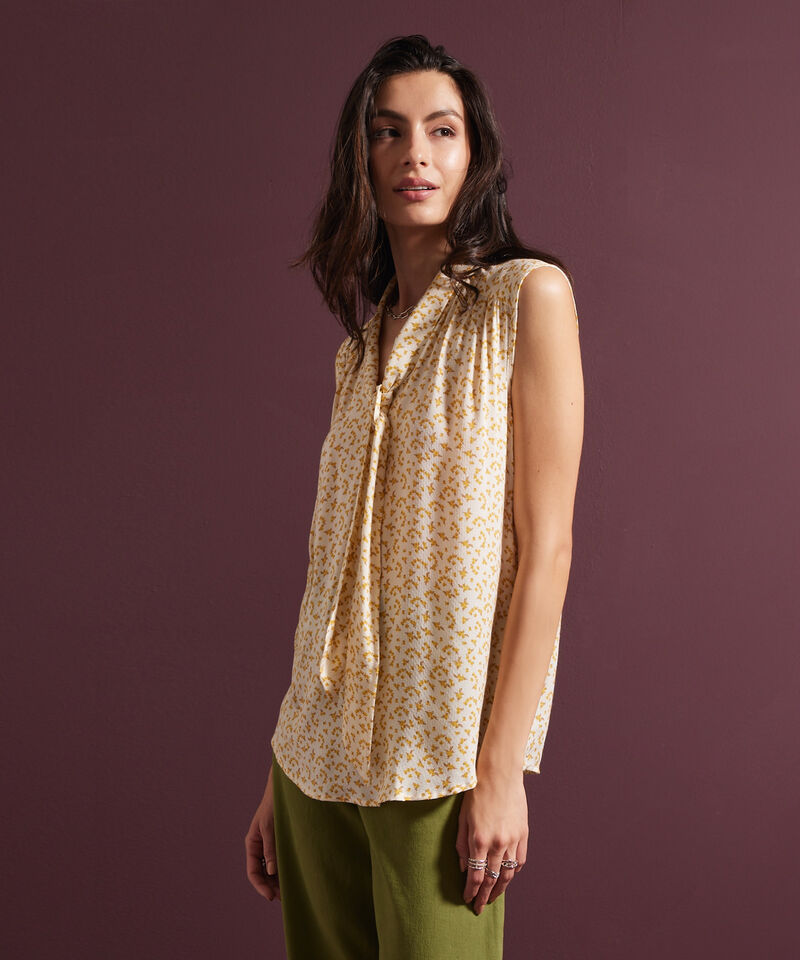 Blusa Estampada Manga Sisa, Cuello Smoking Con Anudado Y Corte En ...